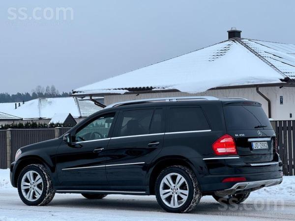 Black Mercedes-Benz GL 450 2011 in Riga, with an engine capacity of 4.70 L and mileage of 288 thousand km for 8950 €, photo 4 on AUTOMOTO.COM.LV