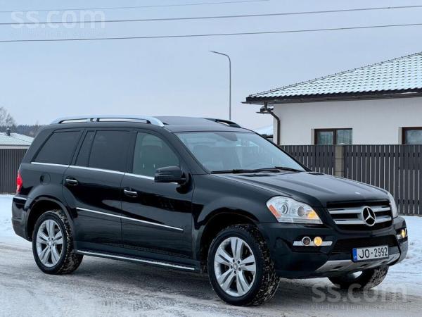Black Mercedes-Benz GL 450 2011 in Riga, with an engine capacity of 4.70 L and mileage of 288 thousand km for 8950 €, photo 6 on AUTOMOTO.COM.LV