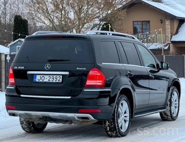 Black Mercedes-Benz GL 450 2011 in Riga, with an engine capacity of 4.70 L and mileage of 288 thousand km for 8950 €, photo 7 on AUTOMOTO.COM.LV