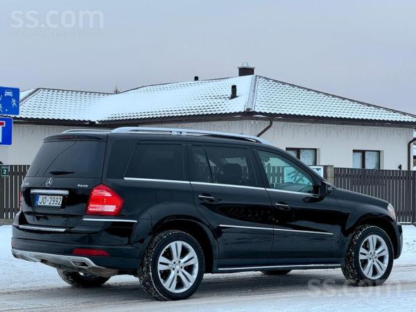 Black Mercedes-Benz GL 450 2011 in Riga, with an engine capacity of 4.70 L and mileage of 288 thousand km for 8950 €, photo 8 on AUTOMOTO.COM.LV