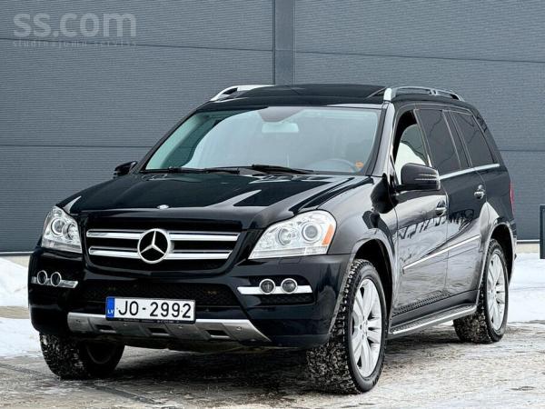 Melns Mercedes-Benz GL 450 2011 Rīga, ar dzinēja tilpumu 4.70 L un nobraukumu 289 tūkst. km par 8950 €, foto 1 vietnē AUTOMOTO.COM.LV