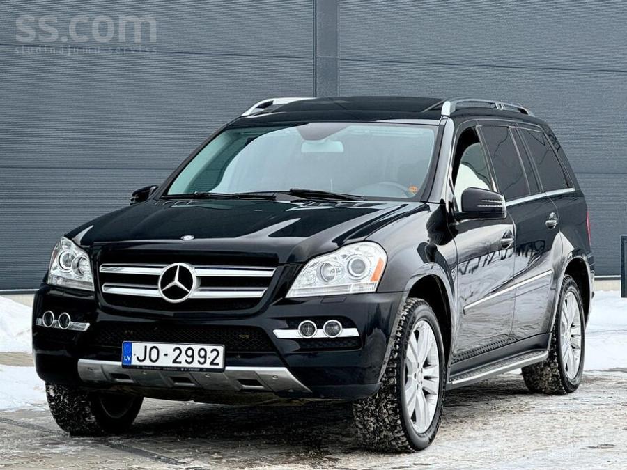 Black Mercedes-Benz GL 450 2011 in Riga, with an engine capacity of 4.70 L and mileage of 289 thousand km for 8950 €, photo 1 on AUTOMOTO.COM.LV