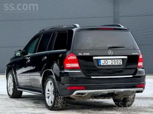 Black Mercedes-Benz GL 450 2011 in Riga, with an engine capacity of 4.70 L and mileage of 289 thousand km for 8950 €, photo 3 on AUTOMOTO.COM.LV