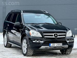 Black Mercedes-Benz GL 450 2011 in Riga, with an engine capacity of 4.70 L and mileage of 289 thousand km for 8950 €, photo 5 on AUTOMOTO.COM.LV