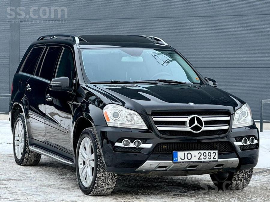Black Mercedes-Benz GL 450 2011 in Riga, with an engine capacity of 4.70 L and mileage of 289 thousand km for 8950 €, photo 5 on AUTOMOTO.COM.LV