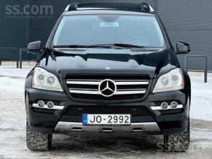 Black Mercedes-Benz GL 450 2011 in Riga, with an engine capacity of 4.70 L and mileage of 289 thousand km for 8950 €, photo 9 on AUTOMOTO.COM.LV