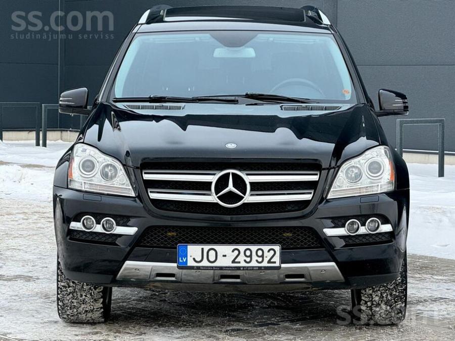 Black Mercedes-Benz GL 450 2011 in Riga, with an engine capacity of 4.70 L and mileage of 289 thousand km for 8950 €, photo 9 on AUTOMOTO.COM.LV