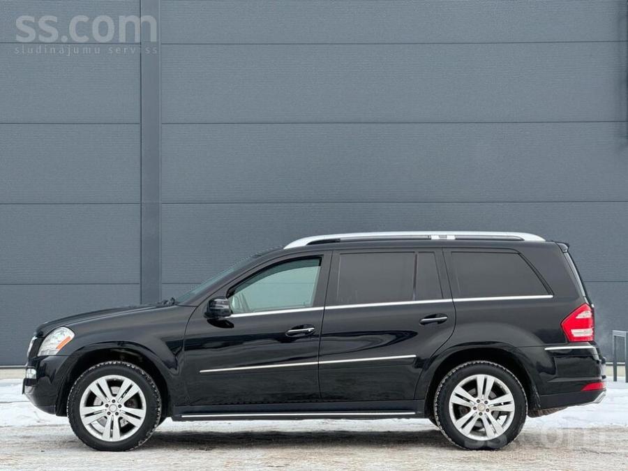 Black Mercedes-Benz GL 450 2011 in Riga, with an engine capacity of 4.70 L and mileage of 289 thousand km for 8950 €, photo 10 on AUTOMOTO.COM.LV