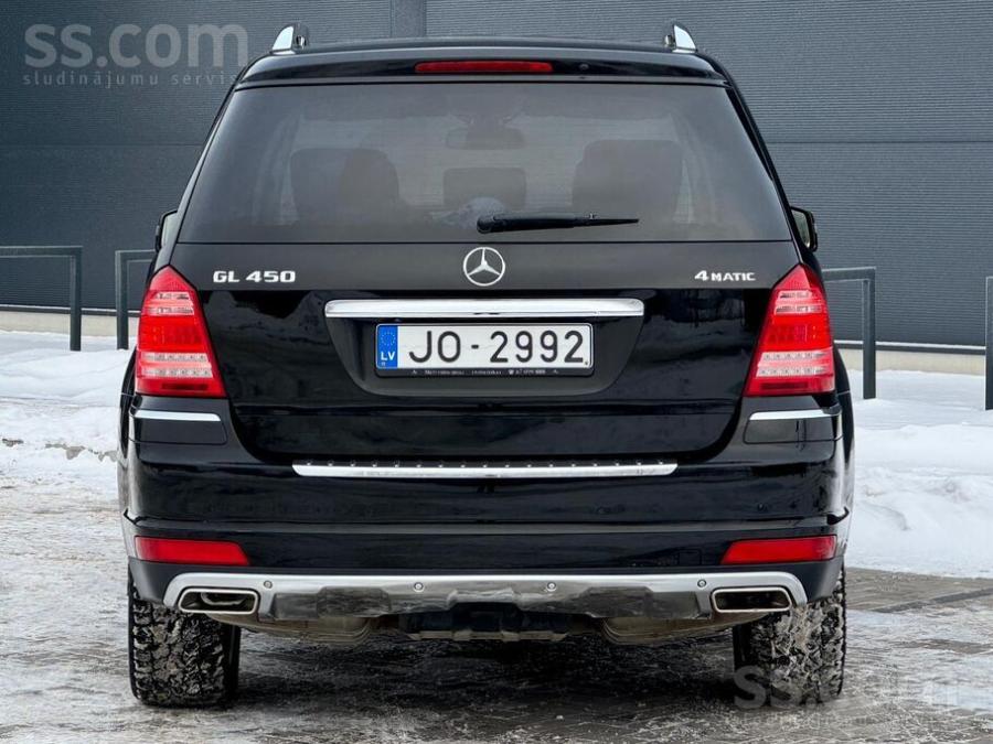 Black Mercedes-Benz GL 450 2011 in Riga, with an engine capacity of 4.70 L and mileage of 289 thousand km for 8950 €, photo 11 on AUTOMOTO.COM.LV