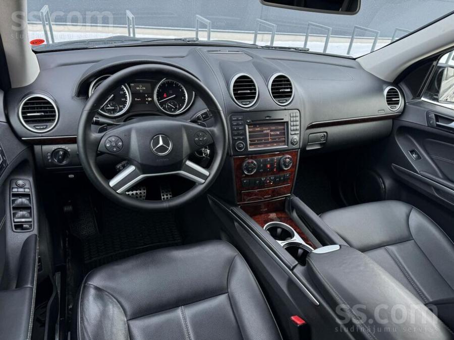 Black Mercedes-Benz GL 450 2011 in Riga, with an engine capacity of 4.70 L and mileage of 289 thousand km for 8950 €, photo 12 on AUTOMOTO.COM.LV
