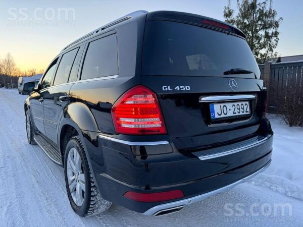 Melns Mercedes-Benz GL 450 2011 Rīga, ar dzinēja tilpumu 4.70 L un nobraukumu 289 tūkst. km par 10900 €, foto 3 vietnē AUTOMOTO.COM.LV