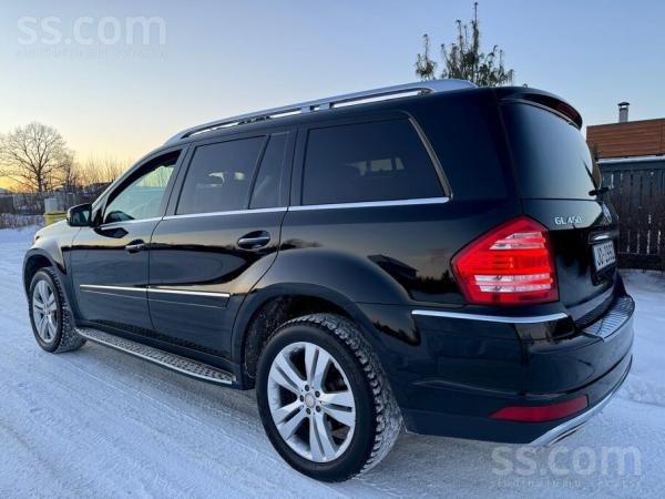 Melns Mercedes-Benz GL 450 2011 Rīga, ar dzinēja tilpumu 4.70 L un nobraukumu 289 tūkst. km par 10900 €, foto 4 vietnē AUTOMOTO.COM.LV