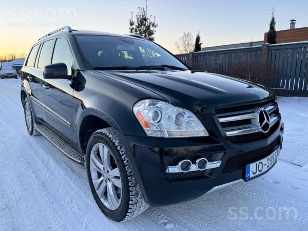 Melns Mercedes-Benz GL 450 2011 Rīga, ar dzinēja tilpumu 4.70 L un nobraukumu 289 tūkst. km par 10900 €, foto 5 vietnē AUTOMOTO.COM.LV
