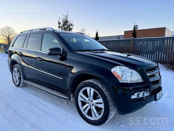 Melns Mercedes-Benz GL 450 2011 Rīga, ar dzinēja tilpumu 4.70 L un nobraukumu 289 tūkst. km par 10900 €, foto 6 vietnē AUTOMOTO.COM.LV