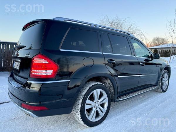 Melns Mercedes-Benz GL 450 2011 Rīga, ar dzinēja tilpumu 4.70 L un nobraukumu 289 tūkst. km par 10900 €, foto 8 vietnē AUTOMOTO.COM.LV