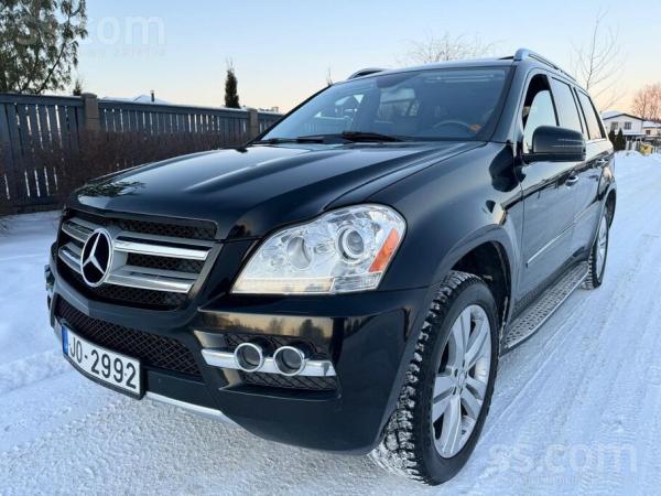 Black Mercedes-Benz GL 450 2011 in Riga, with an engine capacity of 4.70 L and mileage of 289 thousand km for 9950 €, photo 1 on AUTOMOTO.COM.LV