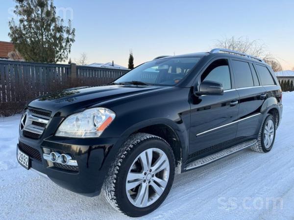 Black Mercedes-Benz GL 450 2011 in Riga, with an engine capacity of 4.70 L and mileage of 289 thousand km for 9950 €, photo 2 on AUTOMOTO.COM.LV