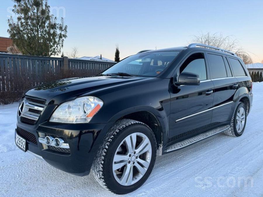 Black Mercedes-Benz GL 450 2011 in Riga, with an engine capacity of 4.70 L and mileage of 289 thousand km for 9950 €, photo 2 on AUTOMOTO.COM.LV