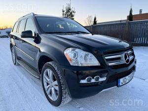 Black Mercedes-Benz GL 450 2011 in Riga, with an engine capacity of 4.70 L and mileage of 289 thousand km for 9950 €, photo 5 on AUTOMOTO.COM.LV