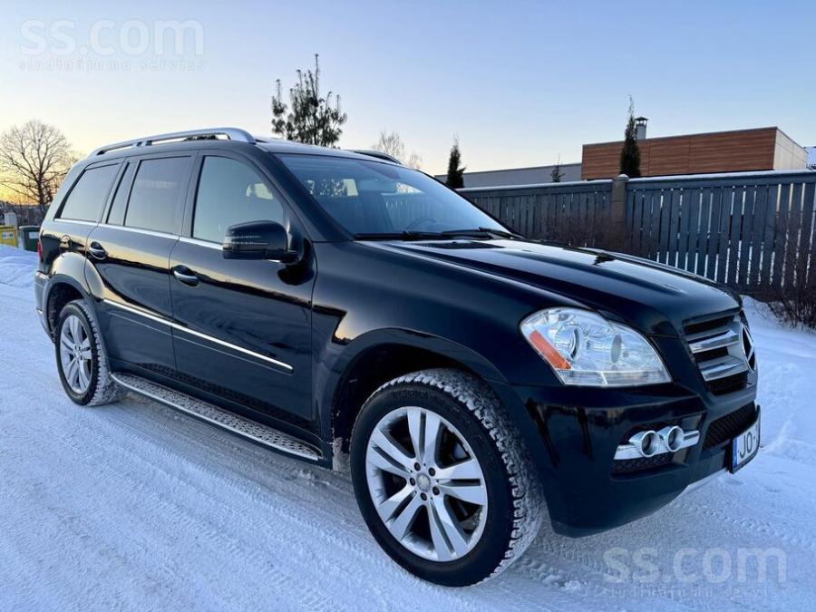Black Mercedes-Benz GL 450 2011 in Riga, with an engine capacity of 4.70 L and mileage of 289 thousand km for 9950 €, photo 6 on AUTOMOTO.COM.LV