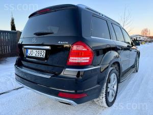 Black Mercedes-Benz GL 450 2011 in Riga, with an engine capacity of 4.70 L and mileage of 289 thousand km for 9950 €, photo 8 on AUTOMOTO.COM.LV