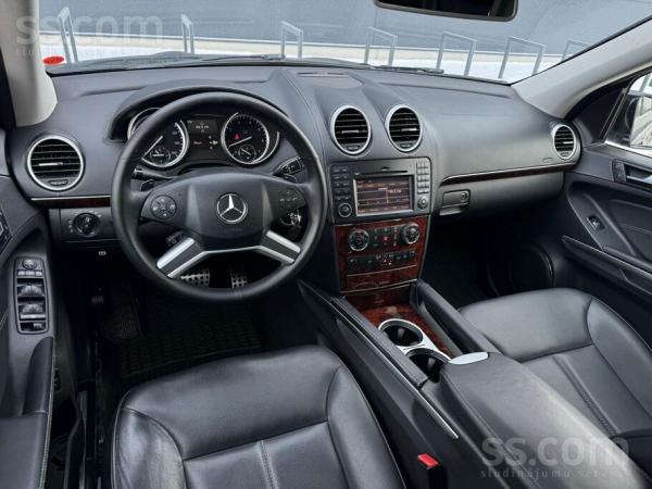 Black Mercedes-Benz GL 450 2011 in Riga, with an engine capacity of 4.70 L and mileage of 289 thousand km for 9950 €, photo 9 on AUTOMOTO.COM.LV