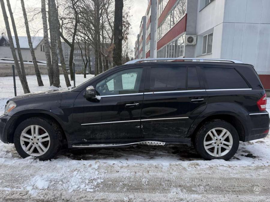 Melns Mercedes-Benz GL 450 2011 Kauņa, ar dzinēja tilpumu 4.66 L un nobraukumu 380 tūkst. km par 6000 €, foto 1 vietnē AUTOMOTO.COM.LV