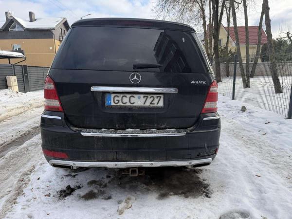 Melns Mercedes-Benz GL 450 2011 Kauņa, ar dzinēja tilpumu 4.66 L un nobraukumu 380 tūkst. km par 6000 €, foto 6 vietnē AUTOMOTO.COM.LV