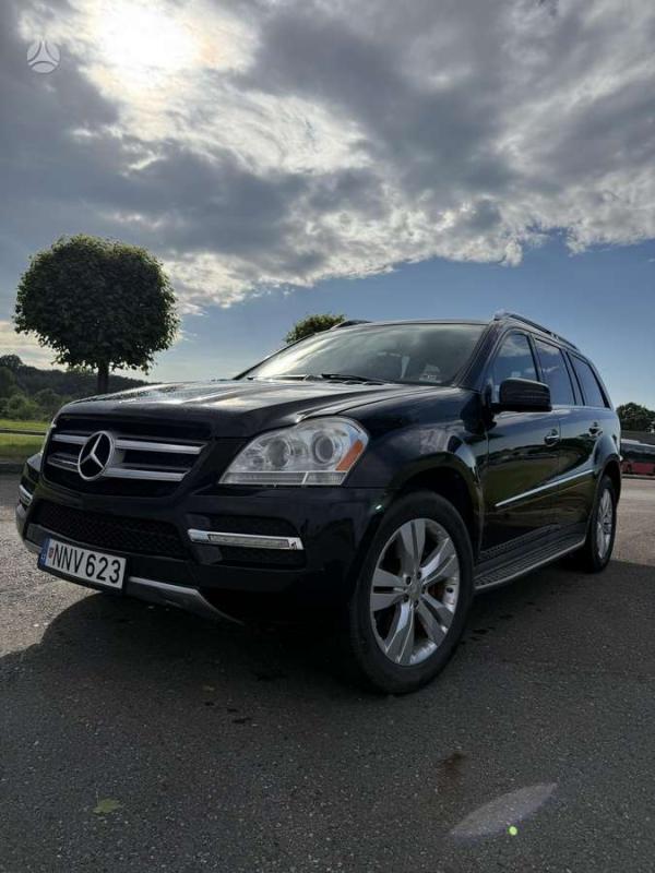 Melns Mercedes-Benz GL 450 2011 Kauņa, ar dzinēja tilpumu 4.66 L un nobraukumu 186 tūkst. km par 10500 €, foto 1 vietnē AUTOMOTO.COM.LV