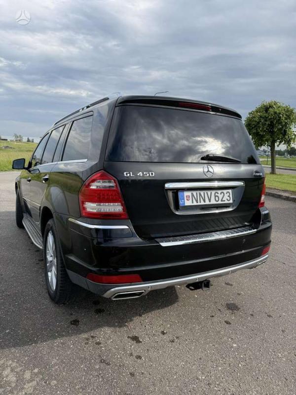 Melns Mercedes-Benz GL 450 2011 Kauņa, ar dzinēja tilpumu 4.66 L un nobraukumu 186 tūkst. km par 10500 €, foto 4 vietnē AUTOMOTO.COM.LV