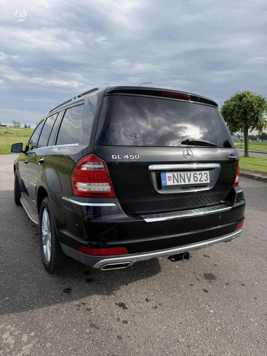 Melns Mercedes-Benz GL 450 2011 Kauņa, ar dzinēja tilpumu 4.66 L un nobraukumu 186 tūkst. km par 10500 €, foto 5 vietnē AUTOMOTO.COM.LV