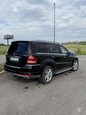 Melns Mercedes-Benz GL 450 2011 Kauņa, ar dzinēja tilpumu 4.66 L un nobraukumu 186 tūkst. km par 10500 €, foto 7 vietnē AUTOMOTO.COM.LV