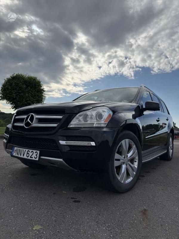 Black Mercedes-Benz GL 450 2011 in Kaunas, with an engine capacity of 4.66 L and mileage of 186 thousand km for 10500 €, photo 8 on AUTOMOTO.COM.LV