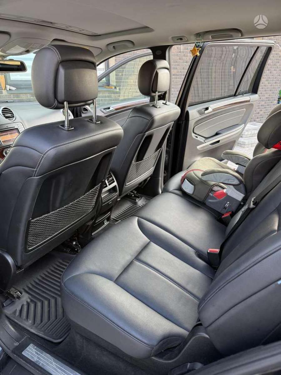 Melns Mercedes-Benz GL 450 2011 Kauņa, ar dzinēja tilpumu 4.66 L un nobraukumu 186 tūkst. km par 10500 €, foto 12 vietnē AUTOMOTO.COM.LV