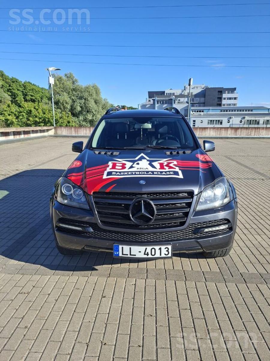 Black Mercedes-Benz GL 450 2011 in Riga, with an engine capacity of 4.70 L and mileage of 212 thousand km for 11000 €, photo 3 on AUTOMOTO.COM.LV
