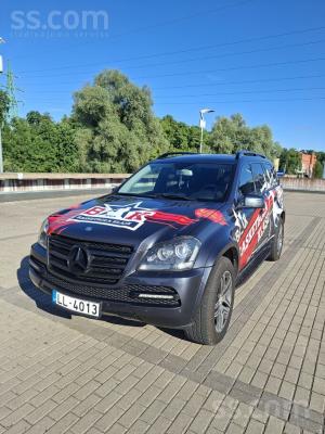 Black Mercedes-Benz GL 450 2011 in Riga, with an engine capacity of 4.70 L and mileage of 212 thousand km for 11000 €, photo 4 on AUTOMOTO.COM.LV
