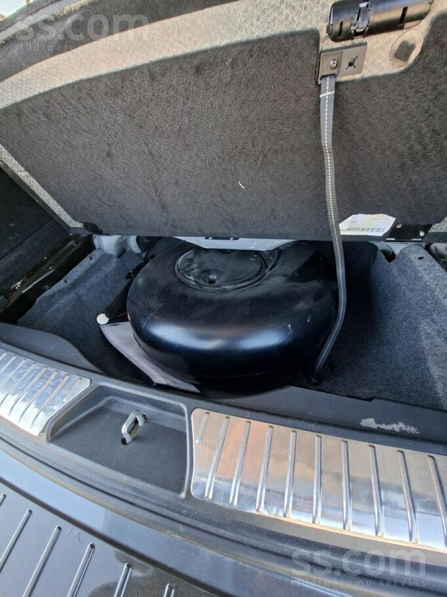 Black Mercedes-Benz GL 450 2011 in Riga, with an engine capacity of 4.70 L and mileage of 212 thousand km for 11000 €, photo 15 on AUTOMOTO.COM.LV