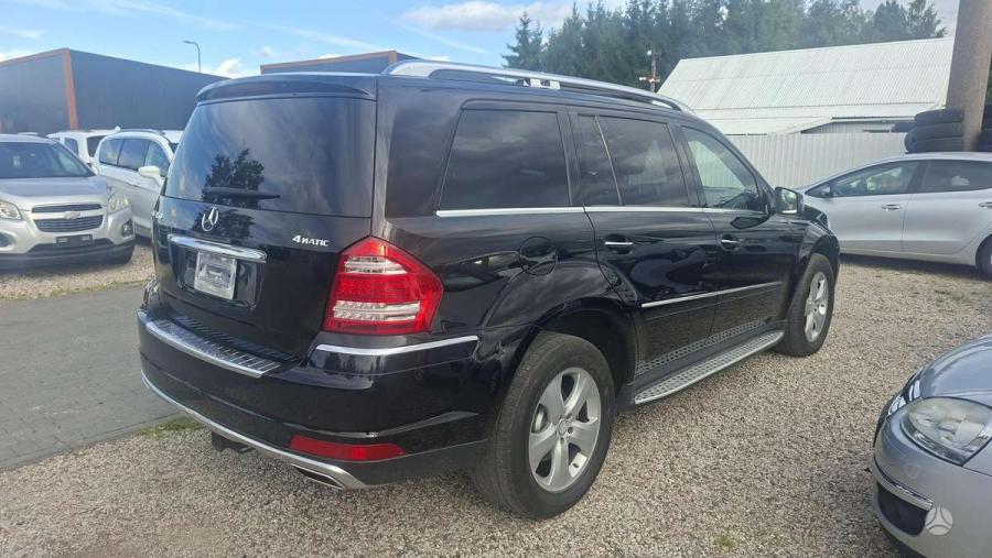 Melns Mercedes-Benz GL 450 2011 Kauņa, ar dzinēja tilpumu 4.66 L un nobraukumu 280 tūkst. km par 8750 €, foto 6 vietnē AUTOMOTO.COM.LV