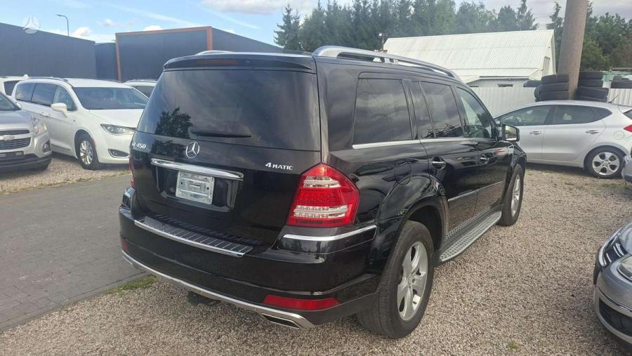 Melns Mercedes-Benz GL 450 2011 Kauņa, ar dzinēja tilpumu 4.66 L un nobraukumu 280 tūkst. km par 8750 €, foto 7 vietnē AUTOMOTO.COM.LV