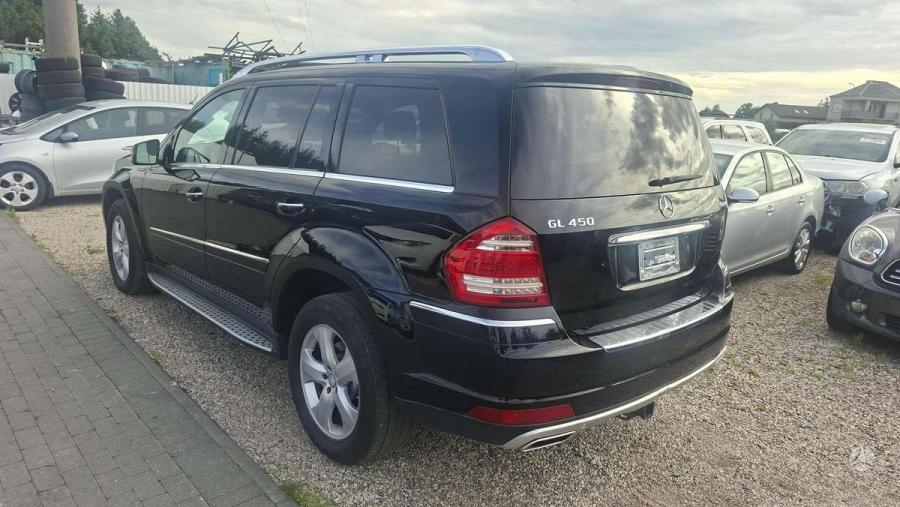 Melns Mercedes-Benz GL 450 2011 Kauņa, ar dzinēja tilpumu 4.66 L un nobraukumu 280 tūkst. km par 8750 €, foto 8 vietnē AUTOMOTO.COM.LV