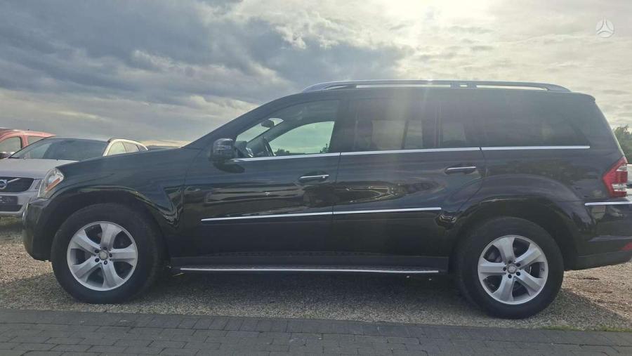 Melns Mercedes-Benz GL 450 2011 Kauņa, ar dzinēja tilpumu 4.66 L un nobraukumu 280 tūkst. km par 8750 €, foto 12 vietnē AUTOMOTO.COM.LV