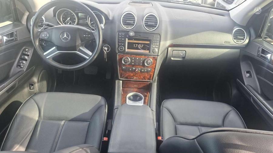 Black Mercedes-Benz GL 450 2011 in Kaunas, with an engine capacity of 4.66 L and mileage of 280 thousand km for 8750 €, photo 14 on AUTOMOTO.COM.LV