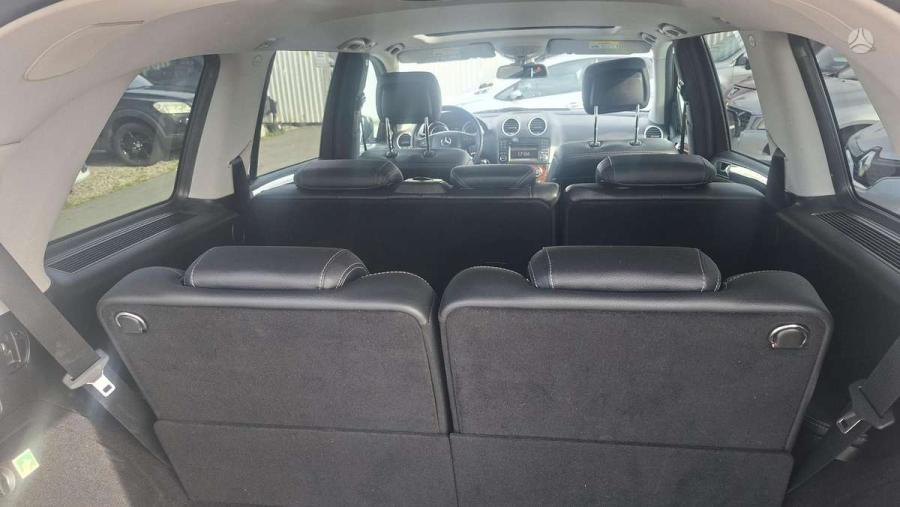 Black Mercedes-Benz GL 450 2011 in Kaunas, with an engine capacity of 4.66 L and mileage of 280 thousand km for 8750 €, photo 20 on AUTOMOTO.COM.LV