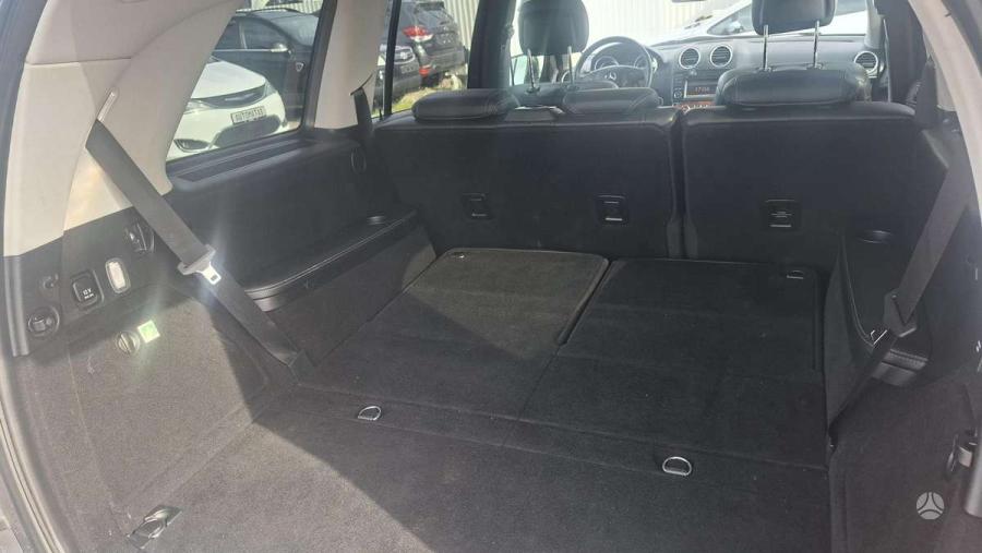 Black Mercedes-Benz GL 450 2011 in Kaunas, with an engine capacity of 4.66 L and mileage of 280 thousand km for 8750 €, photo 21 on AUTOMOTO.COM.LV