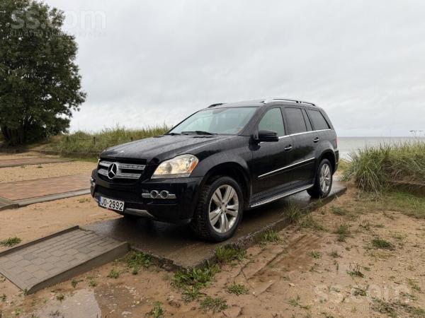Black Mercedes-Benz GL 450 2011 in Riga, with an engine capacity of 4.70 L and mileage of 300 thousand km for 11500 €, photo 3 on AUTOMOTO.COM.LV