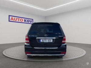 Melns Mercedes-Benz GL 450 2011 Klaipėda, ar dzinēja tilpumu 4.00 L un nobraukumu 220 tūkst. km par 10999 €, foto 5 vietnē AUTOMOTO.COM.LV