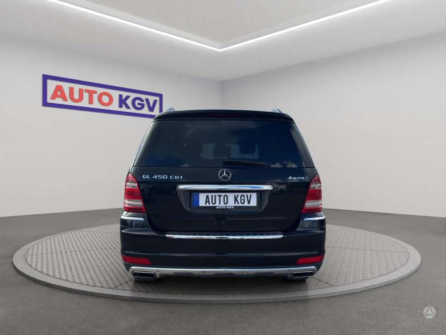 Melns Mercedes-Benz GL 450 2011 Klaipėda, ar dzinēja tilpumu 4.00 L un nobraukumu 220 tūkst. km par 10999 €, foto 5 vietnē AUTOMOTO.COM.LV