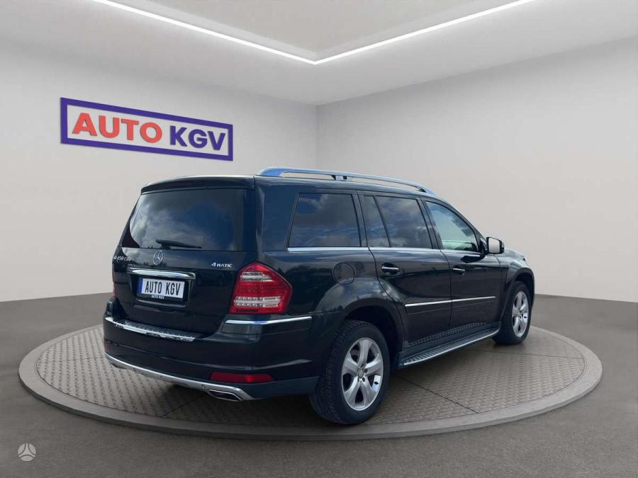 Melns Mercedes-Benz GL 450 2011 Klaipėda, ar dzinēja tilpumu 4.00 L un nobraukumu 220 tūkst. km par 10999 €, foto 6 vietnē AUTOMOTO.COM.LV