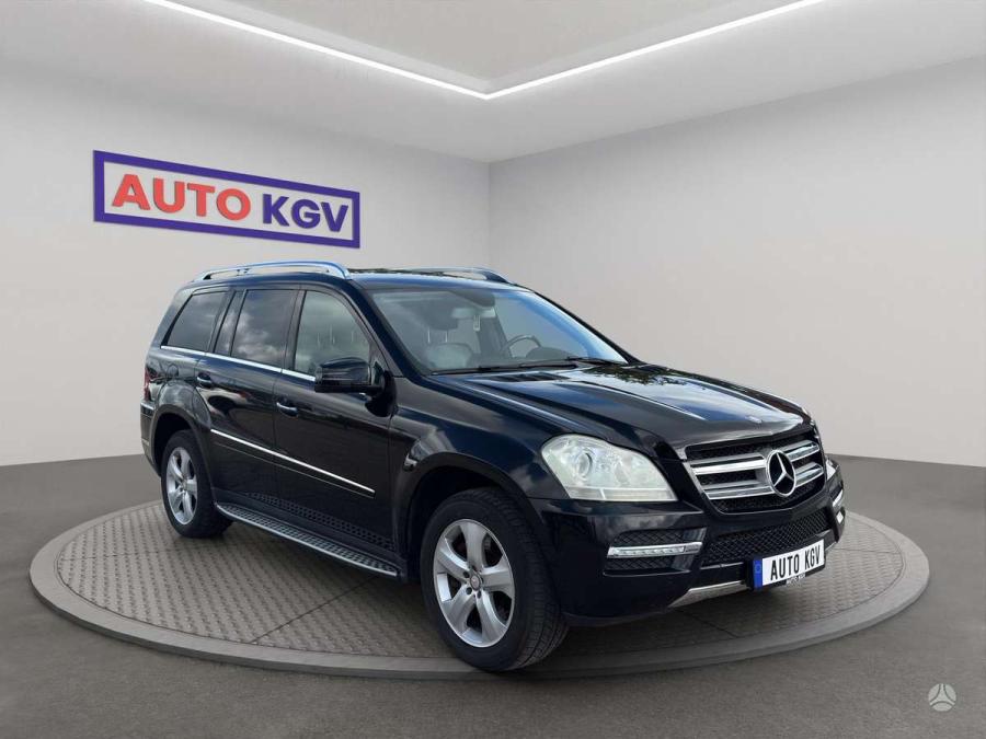 Melns Mercedes-Benz GL 450 2011 Klaipėda, ar dzinēja tilpumu 4.00 L un nobraukumu 220 tūkst. km par 10999 €, foto 8 vietnē AUTOMOTO.COM.LV