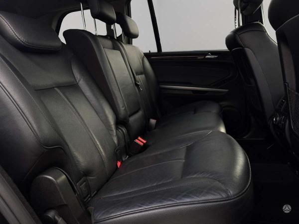Mercedes-Benz GL 450 2011 Klaipėda vietnē Melns Mercedes-Benz GL 450 2011 Klaipėda, ar dzinēja tilpumu 4.00 L un nobraukumu 220 tūkst. km par 10999 €, foto 10 vietnē AUTOMOTO.COM.LV